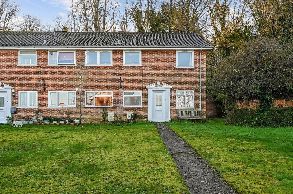 Neville Close, Andover 2 bed maisonette - £164,950