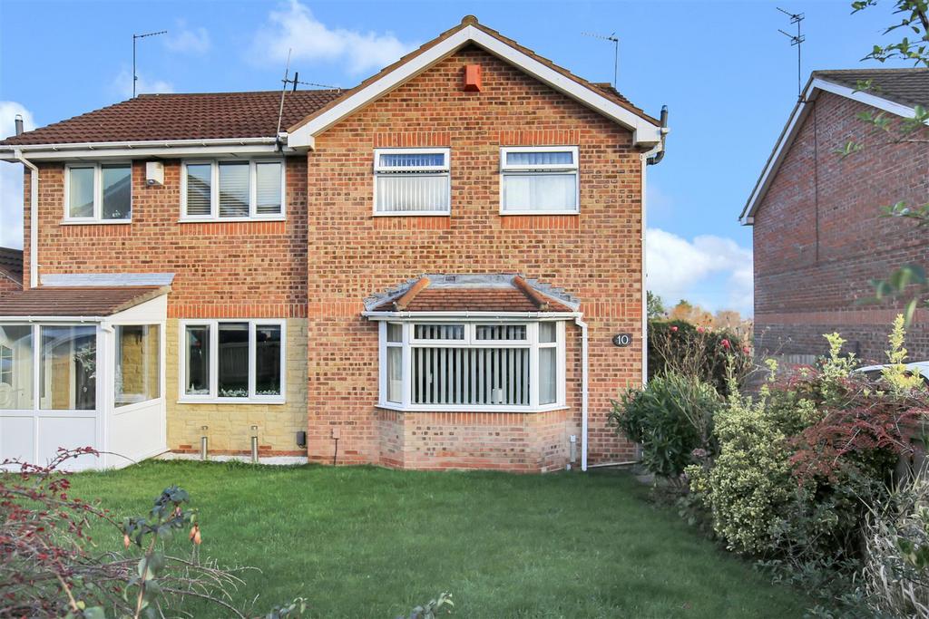 Hardwick Court, Gateshead NE8 3 bed property - £1,050 pcm (£242 pw)