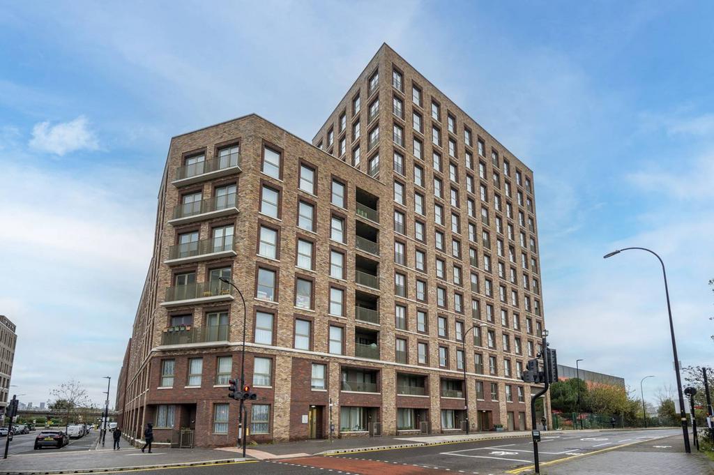 Tiller House, Gallions Reach, LONDON, E6 2 bed flat to rent - £2,650 ...