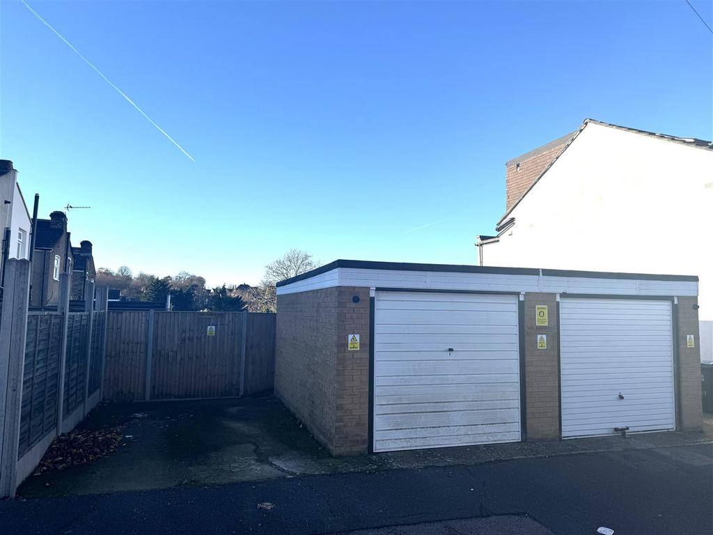 Bynes Road, South Croydon CR2 Garage for sale - £50,000