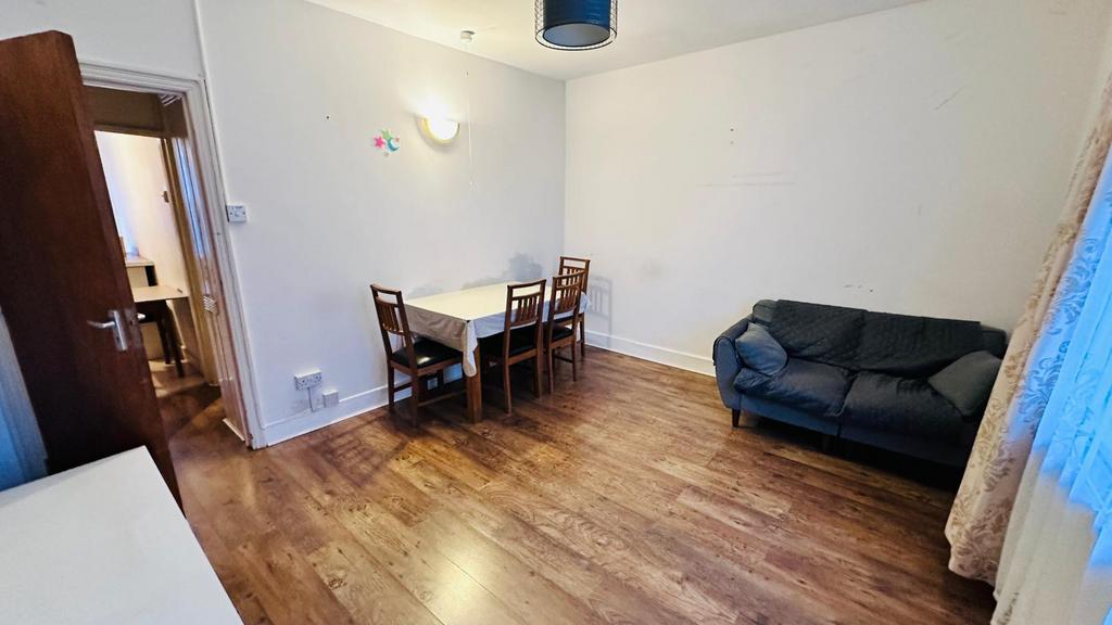 Pinner Road, Harrow HA1 1 bed flat - £1,350 pcm (£312 pw)