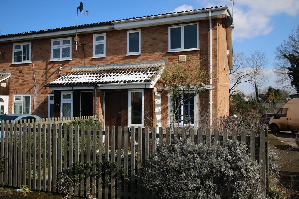 Colnbrook 1 bed semi-detached house for sale - £269,950