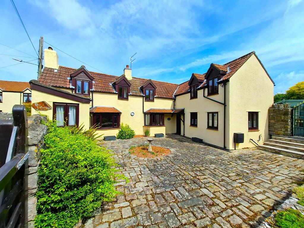 Beautiful detached cottage in the... 3 bed detached house - £515,000
