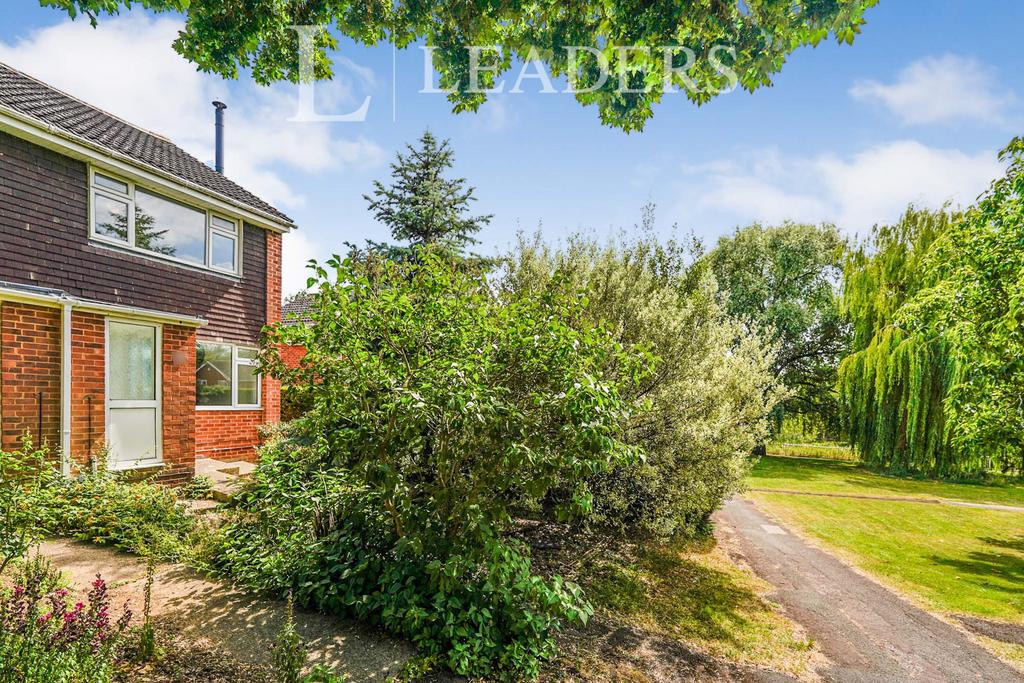 Cottage Rake Avenue 2 bed end of terrace house - £1,200 pcm (£277 pw)