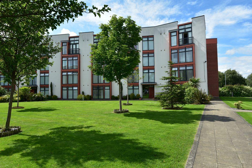 Sharston, Manchester M22 2 bed flat - £1,100 pcm (£254 pw)