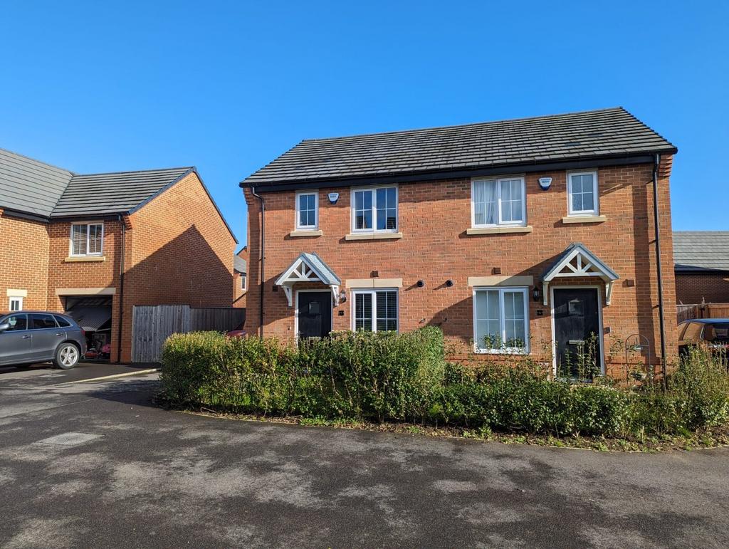 Walkford Close, Preston PR4 3 bed semi-detached house - £200,000