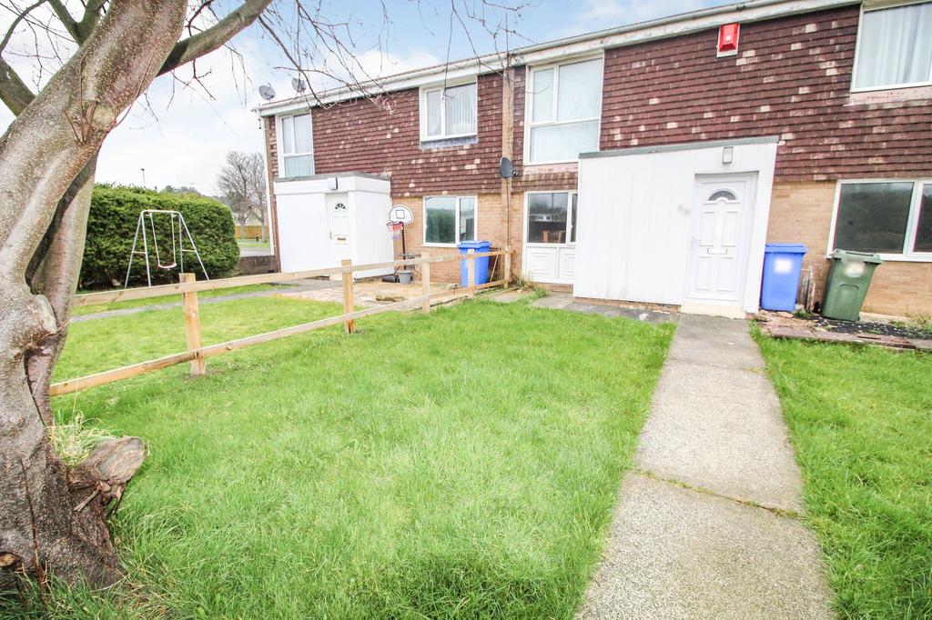 Holystone Close, Blyth, NE24 2 bed flat - £60,000