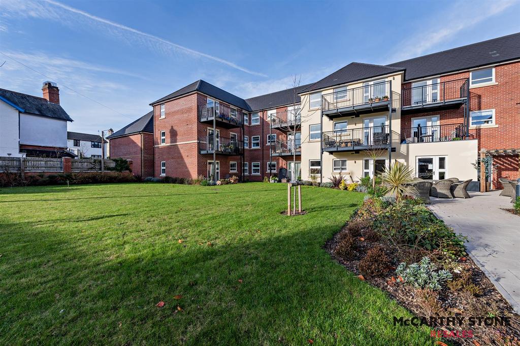 Foxglove Place, Willand Road, Cullompton 1 bed apartment - £158,000