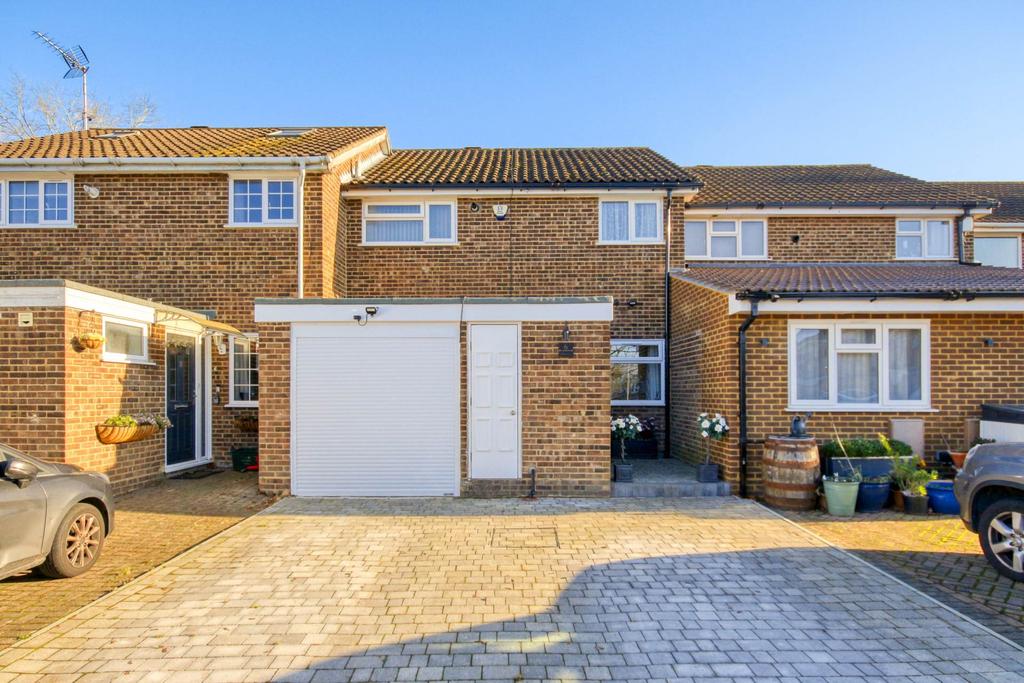 Birkdale, Bracknell RG12 3 bed terraced house - £425,000