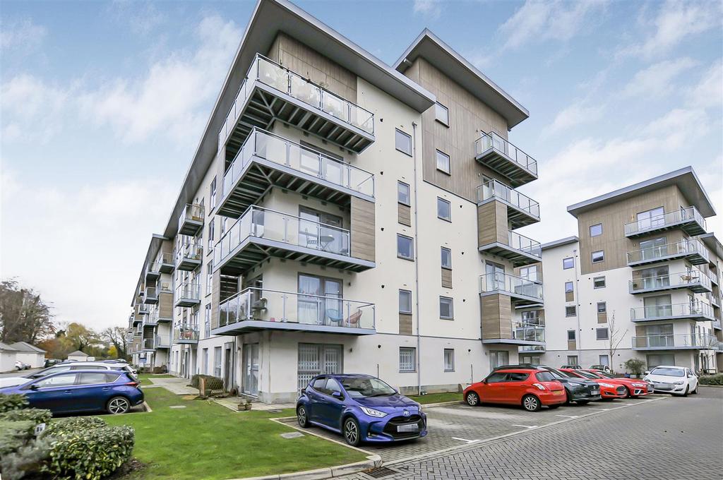 Wallingford Way, Maidenhead 2 bed apartment - £360,000