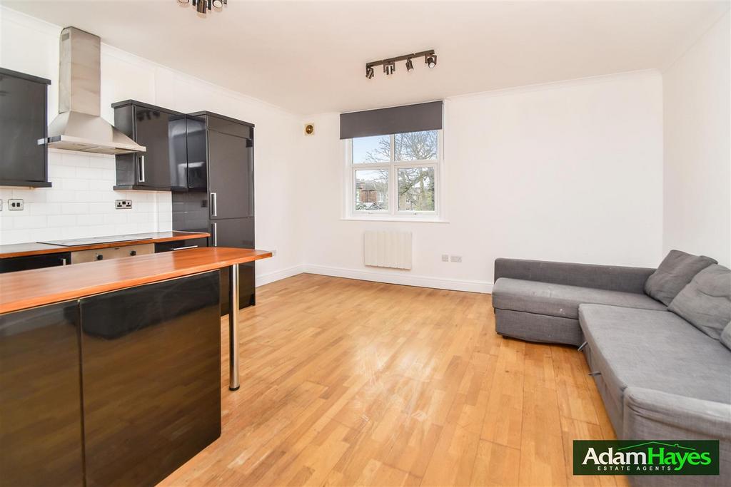 Cornwall Avenue, London N3 2 bed apartment - £1,750 pcm (£404 pw)