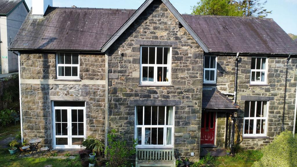 Capel Coch Road, Llanberis LL55 5 bed detached house for sale - £455,000