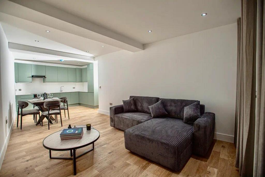 Lordship Lane, Wood Green, London N22 2 bed flat - £2,150 pcm (£496 pw)
