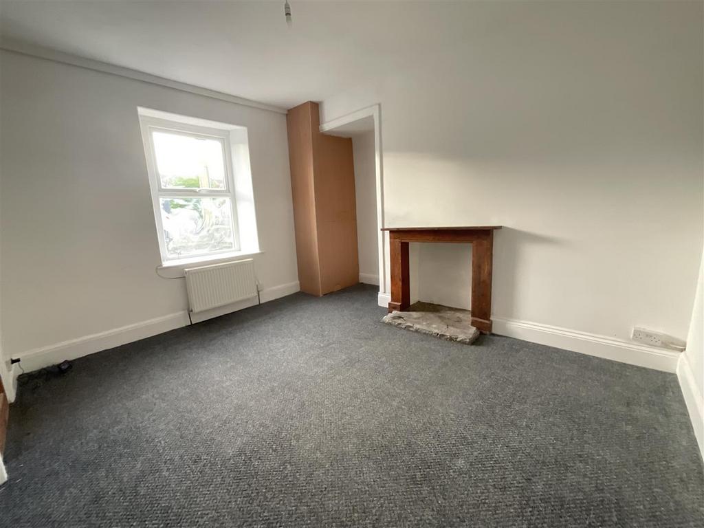 Cwmamman Road, Garnant SA18 2 bed terraced house for sale - £116,000