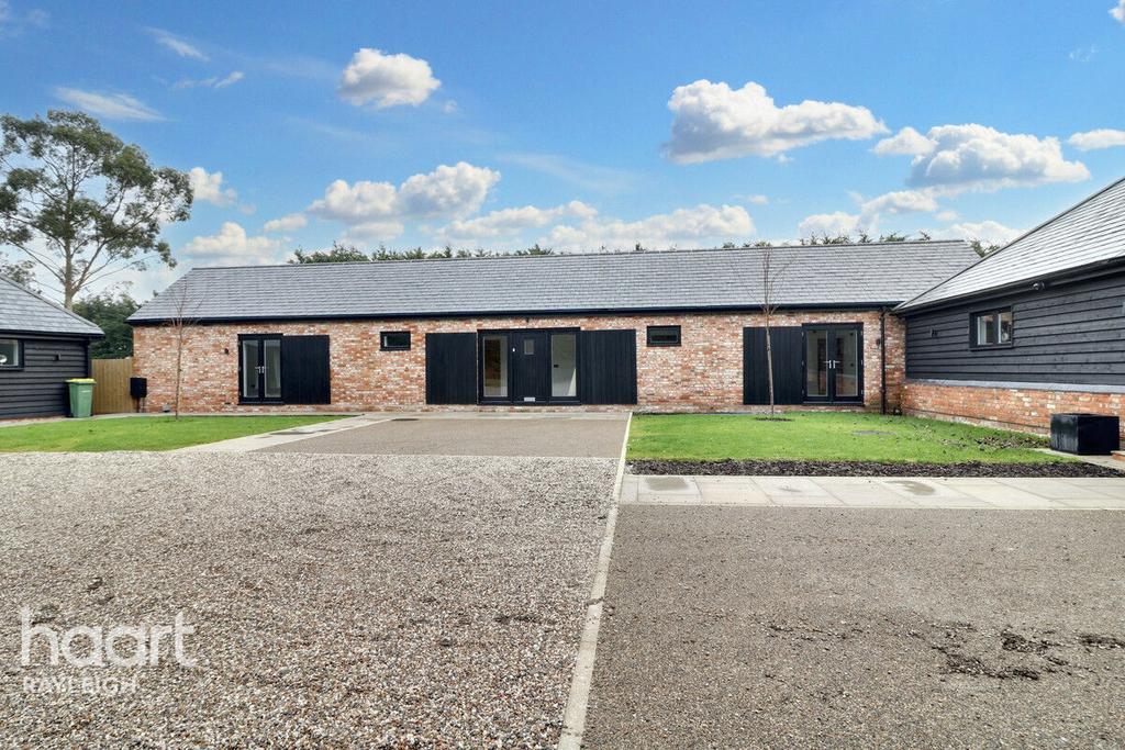 Rawreth Lane, Wickford 3 bed detached bungalow - £700,000