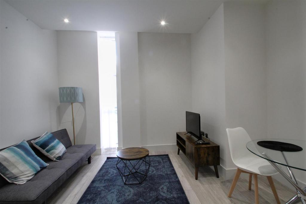 Farnham Road, Slough 1 bed flat - £1,250 pcm (£288 pw)