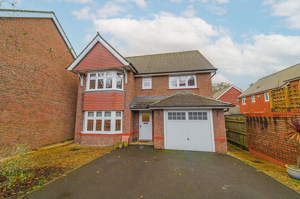 New Inn, Pontypool, NP4 4 bed detached house for sale - £450,000