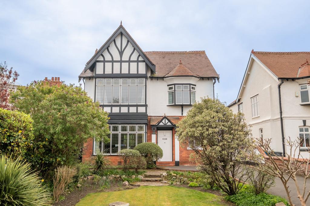 Clifton Drive, Fairhaven, FY8 5 bed detached house for sale - £775,000