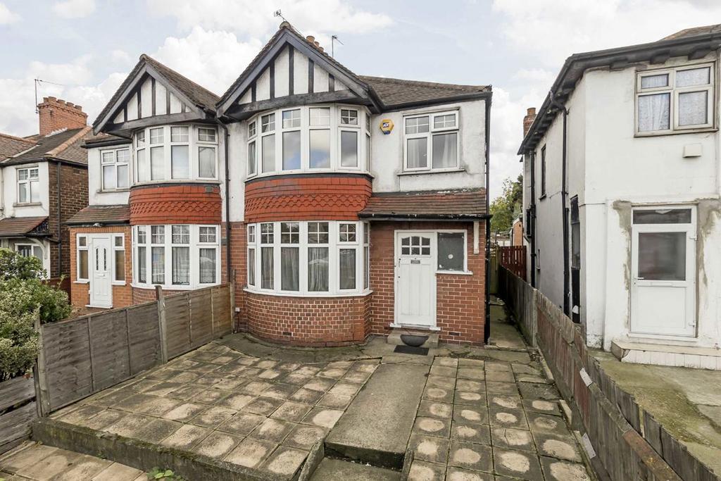 Beechwood Gardens, London NW10 4 bed flat - £2,600 pcm (£600 pw)