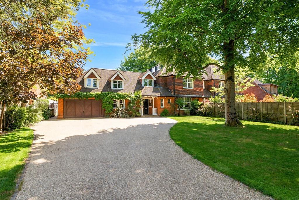 Wey Road, Weybridge, KT13 6 bed semi-detached house - £1,900,000