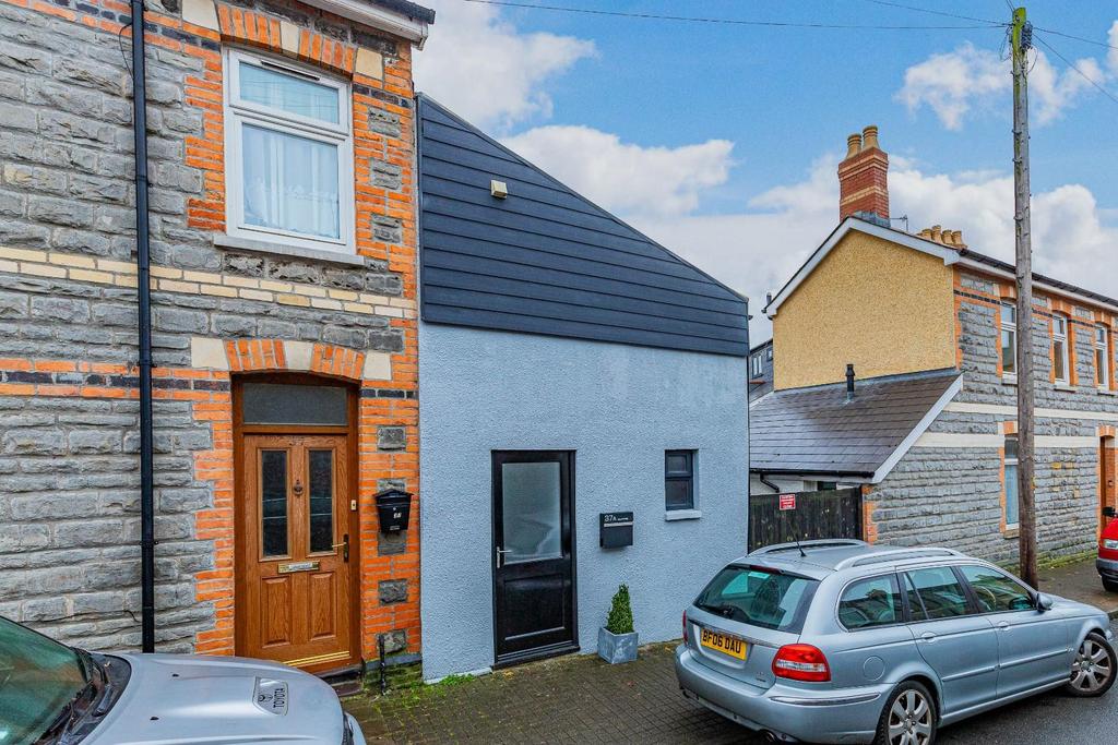 Salop Place, Penarth CF64 1 bed duplex - £185,000