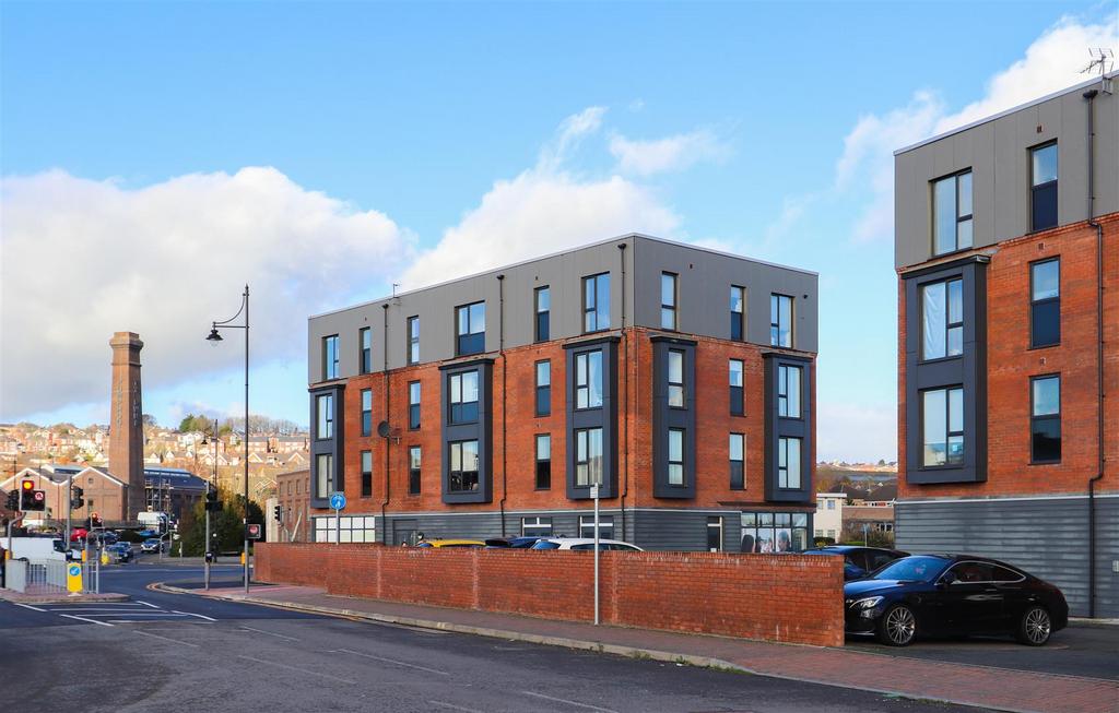 Neptune Road, Barry 2 bed apartment - £165,000