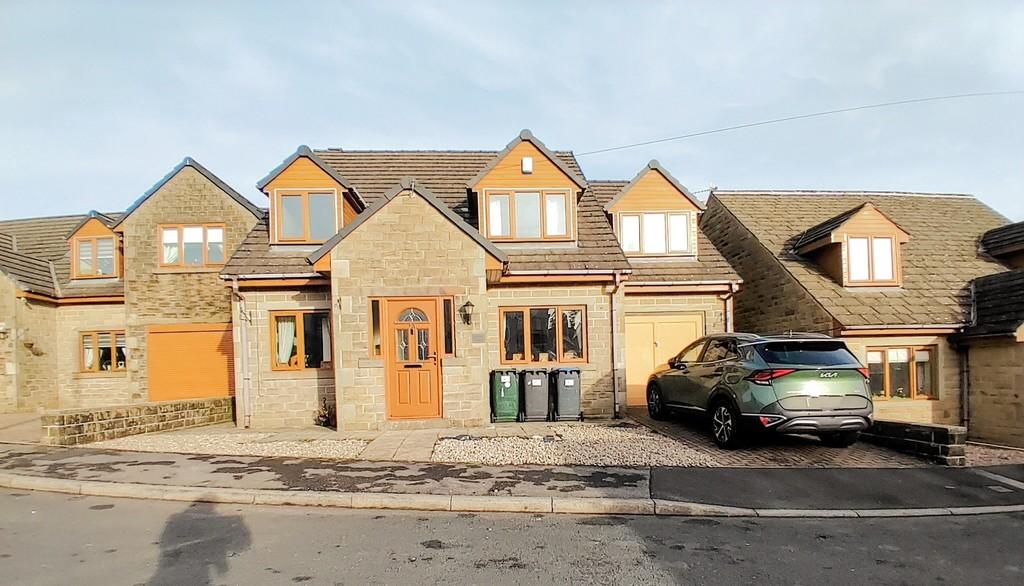 Lodge Gate Close, Denholme 4 bed detached house - £390,000