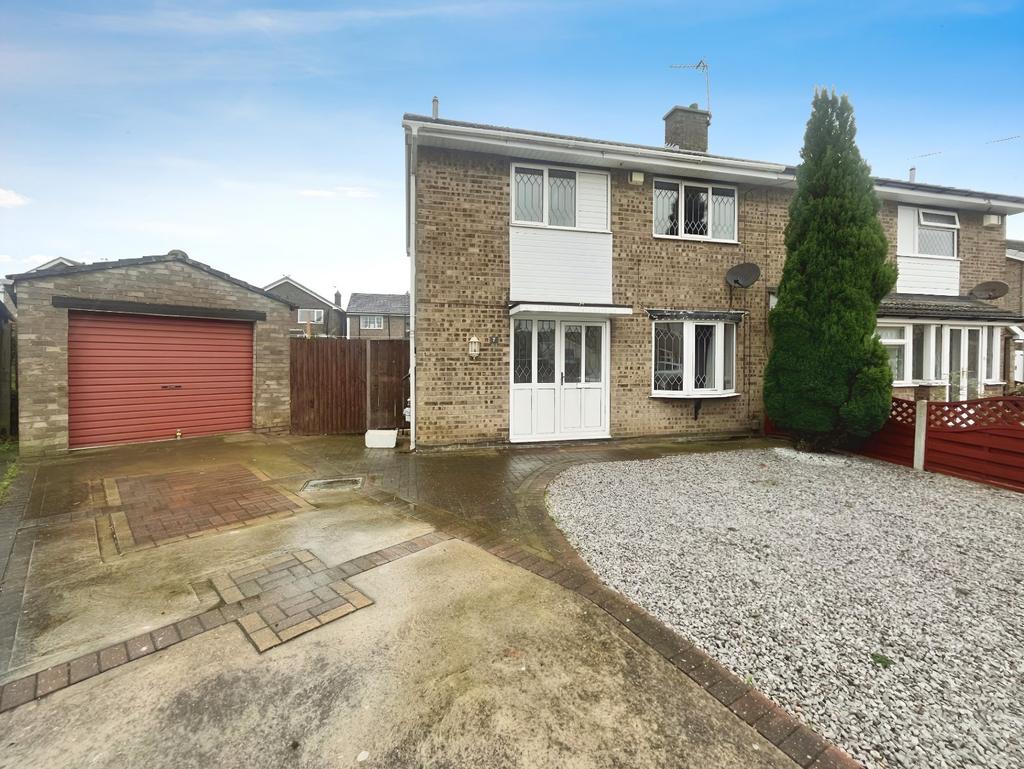 Hamilton Close, Lincolnshire DN34 3 bed semi-detached house - £155,000
