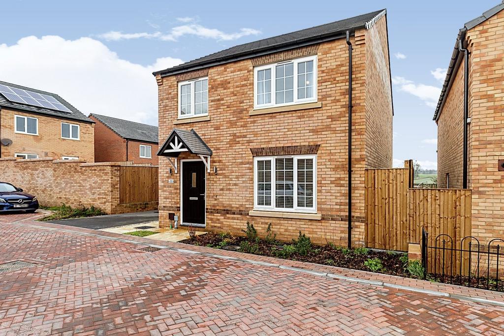 Castle Close, West Yorkshire WF8 4 bed detached house for sale - £305,000