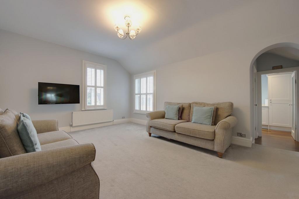 Glencoe Road, Bushey, WD23 1 bed flat - £1,450 pcm (£335 pw)