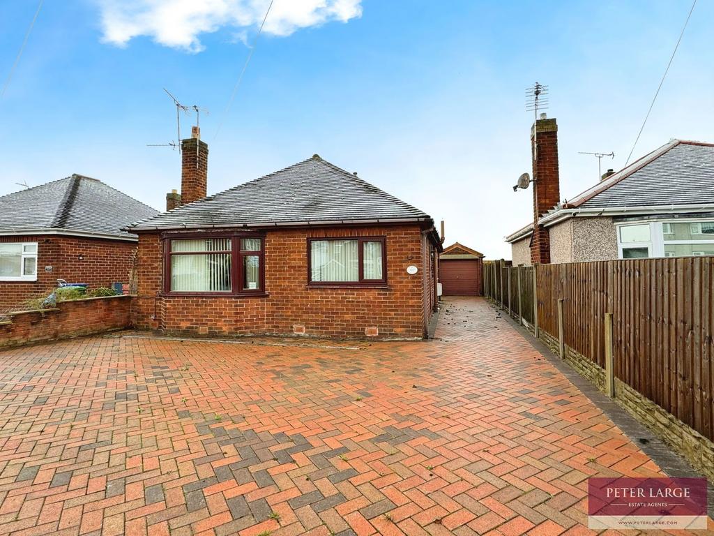 31 Pen Y Maes Avenue, Rhyl, LL18 4ED 3 bed detached bungalow - £189,000