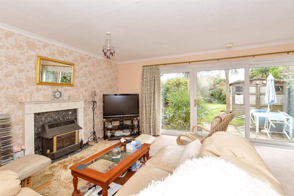 Victoria Road West, Littlestone, Kent 4 bed detached house - £375,000