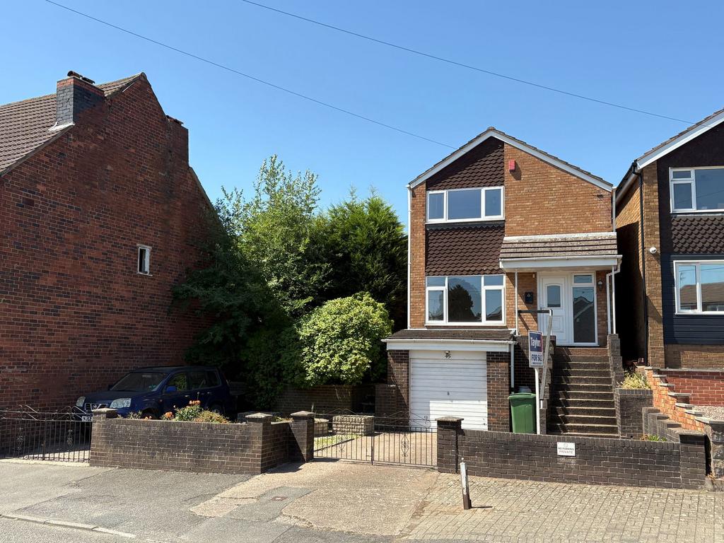 Stour Hill, Brierley Hill DY5 3 bed detached house for sale - £240,000
