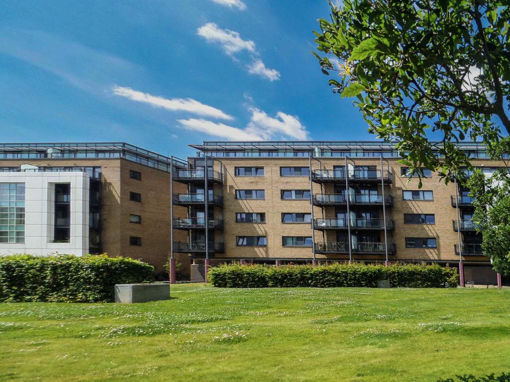 Ferry Court, Cardiff CF11 1 bed flat for sale - £85,000
