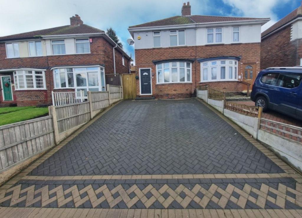 Elm Terrace, Oldbury B69 2 bed semi-detached house - £200,000