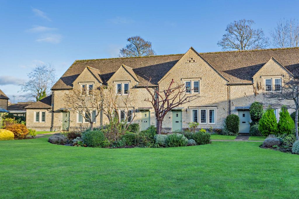 Lygon Court, Fairford... 2 bed terraced house for sale - £345,000