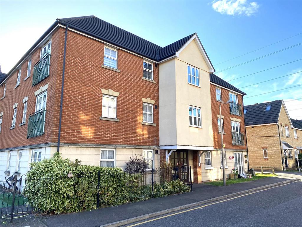 Rawlyn Close, Chafford Hundred 2 bed flat - £220,000