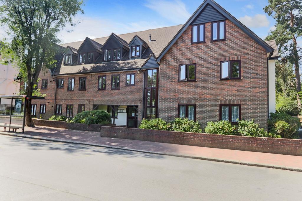 Coulsdon Road,Coulsdon,CR5 1EA 1 bed apartment - £150,000