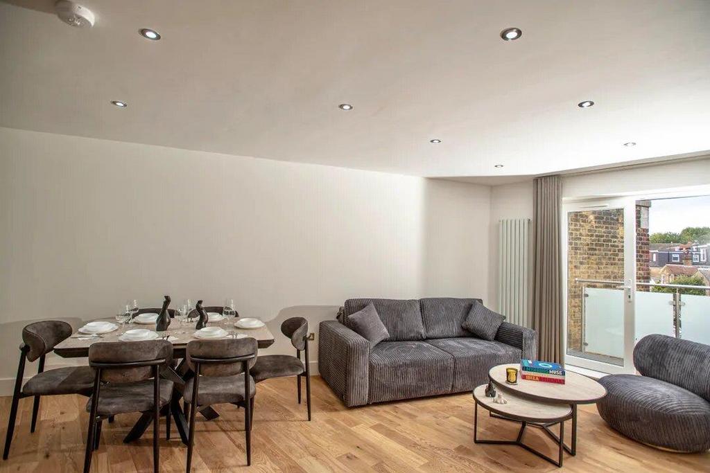 Lordship Lane, Wood Green, London N22 2 bed flat - £2,000 pcm (£462 pw)
