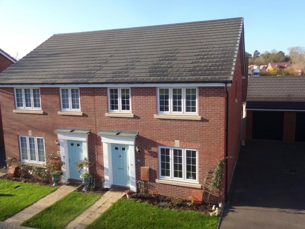 Bellingham Gardens, Houghton Regis, LU5 4 bed semi-detached house for ...