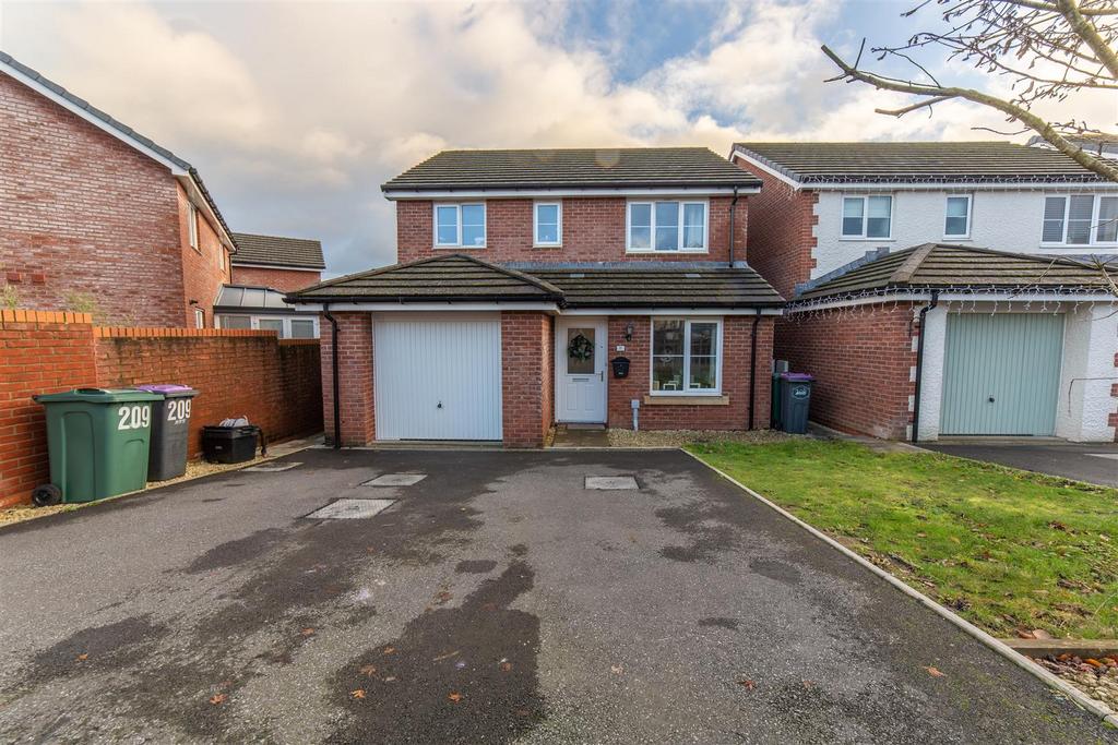 Cwrt Celyn, Cwmbran NP44 3 bed detached house - £290,000