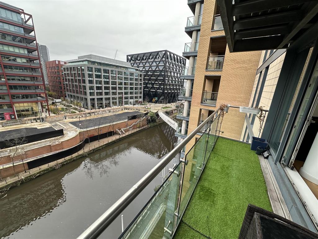 12 Leftbank, Spinningfields, Manchester 2 bed apartment for sale - £320,000