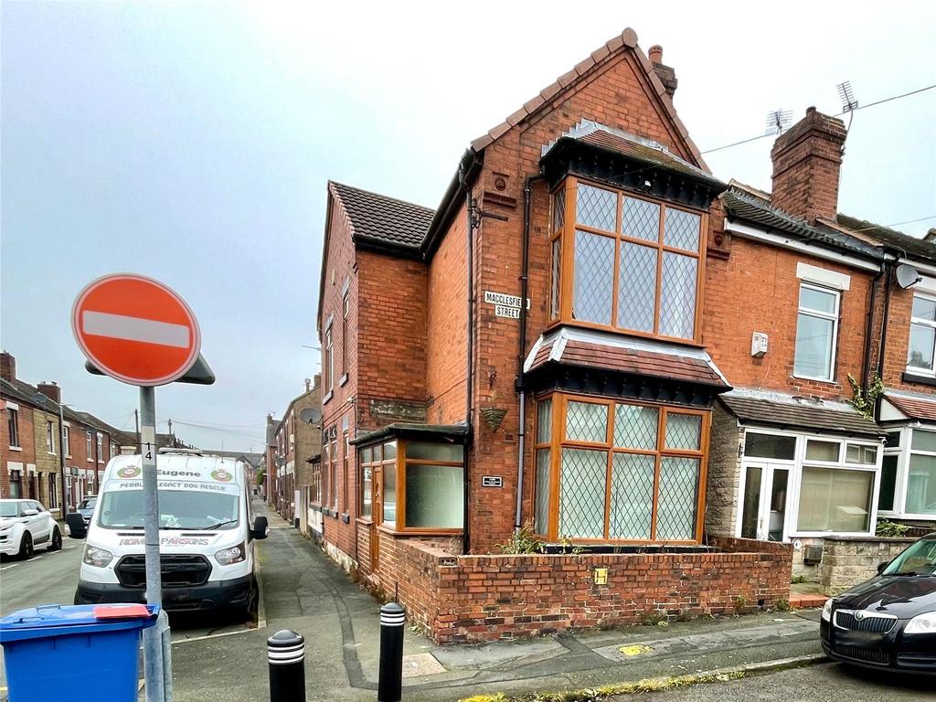 Macclesfield Street, Stoke-on-Trent... 3 bed end of terrace house - £ ...