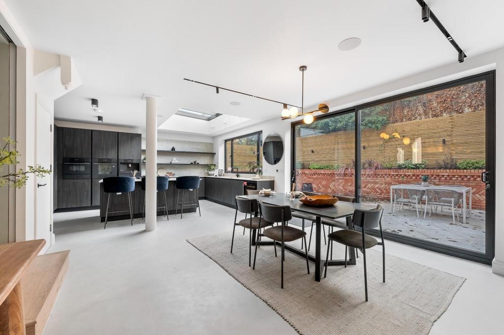 Holmbury View, London, E5 5 bed end of terrace house for sale - £1,900,000