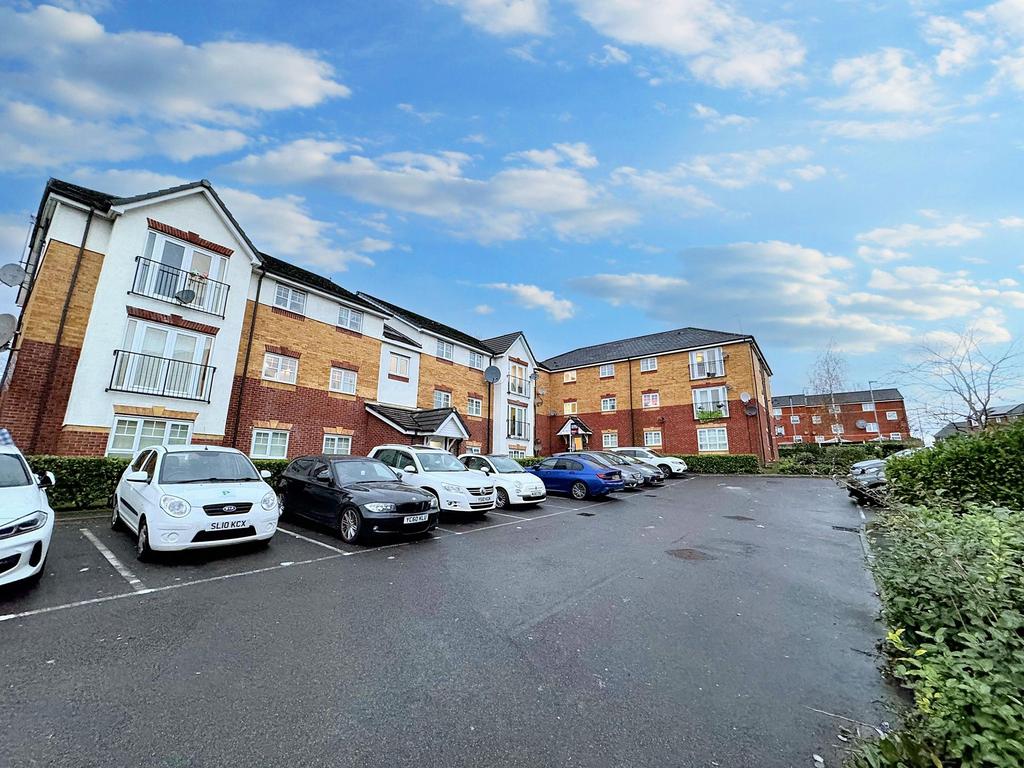 Deanery Court, Manchester, M8 2 bed flat for sale - £120,000