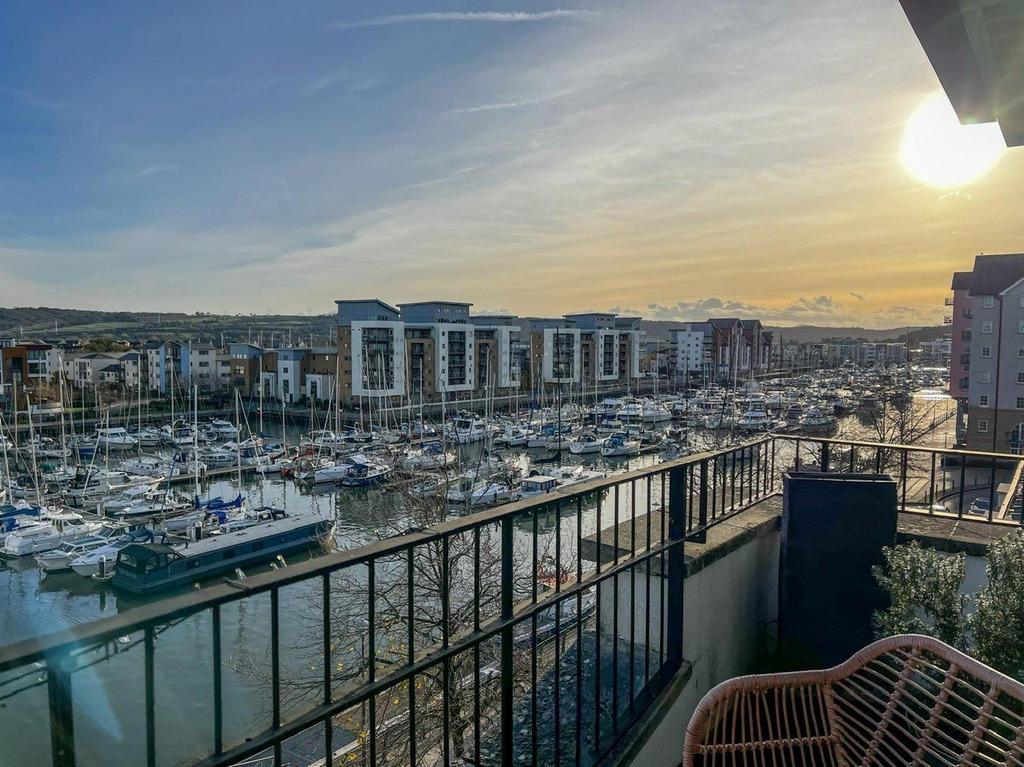 Lockside, Portishead, Bristol... 2 bed penthouse - £1,450 pcm (£335 pw)