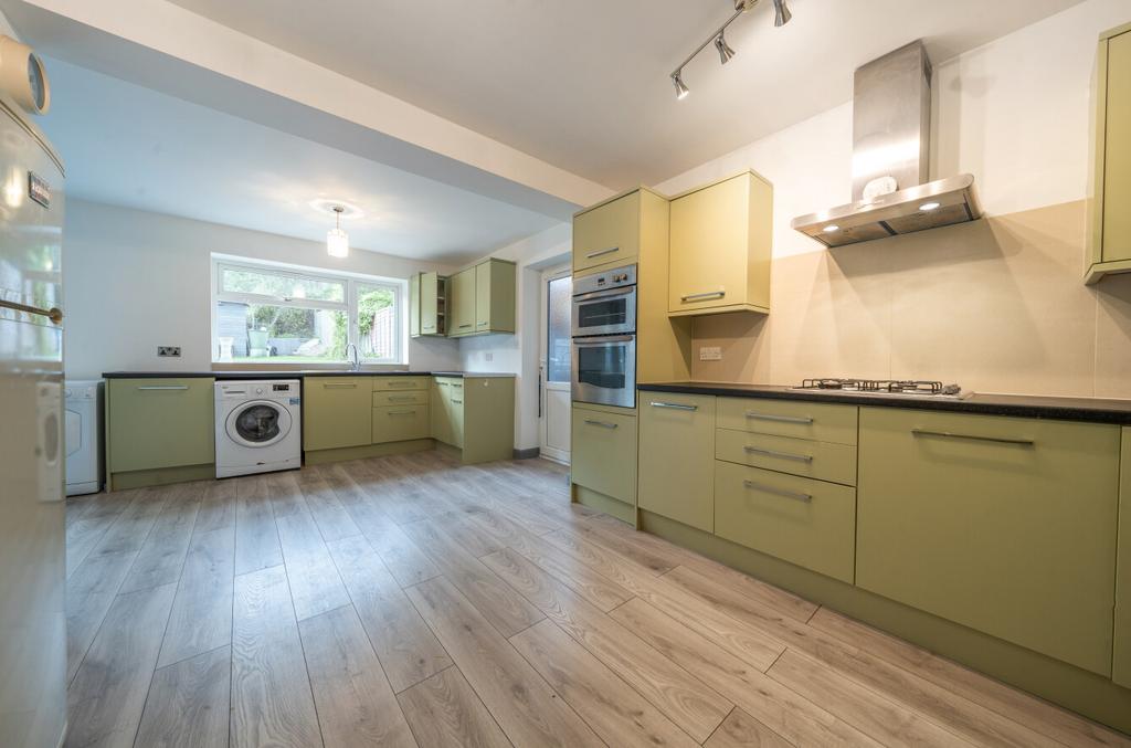 Whitehawk Road, Brighton 3 bed terraced house - £1,850 pcm (£427 pw)