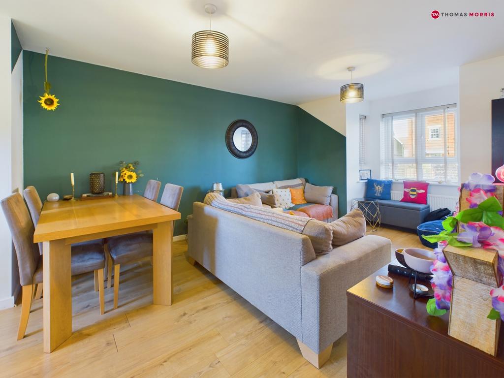 Planets Way, Bedfordshire SG18 2 bed apartment - £230,000
