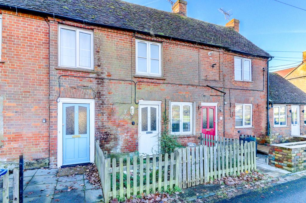 The Common, High Wycombe HP14 3 bed terraced house - £260,000