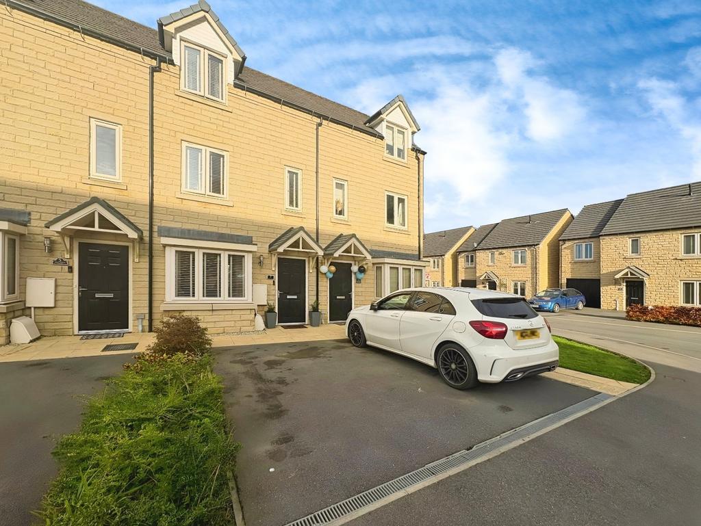 Mill House Court, Huddersfield HD7 3 bed terraced house - £230,000